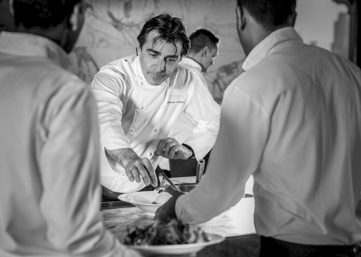 One&Only The Palm – F&B – Chef Yannick – Service – BW – 2 – One&Only ...