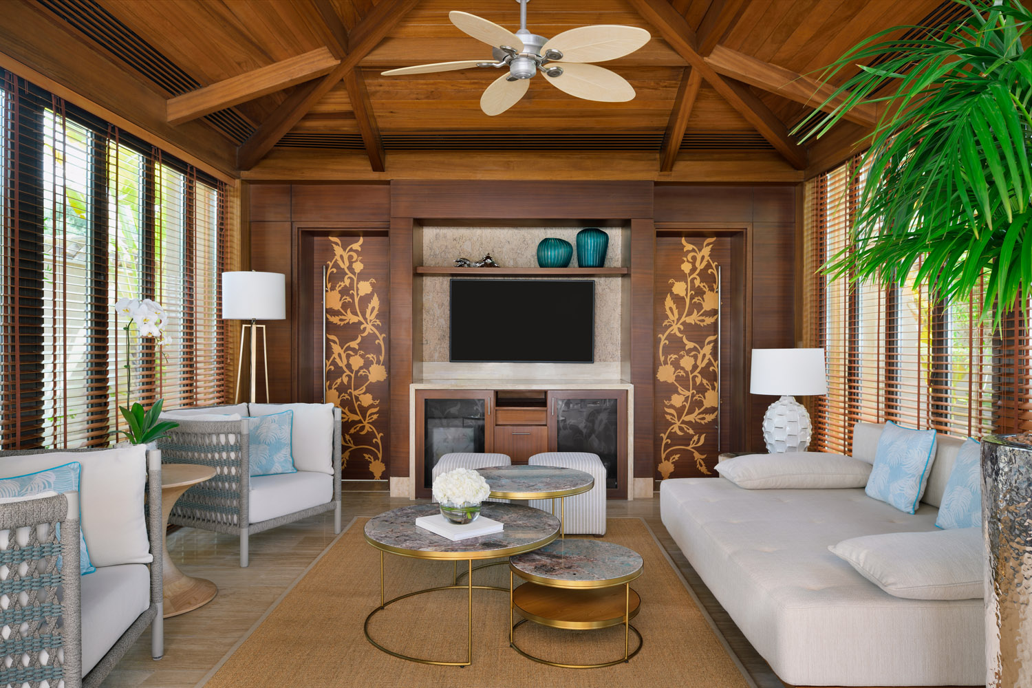 One&Only The Palm – Pool – Pool Cabana – Interior Wide Shot – One&Only ...